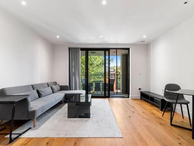 Butler House, 6 Dixon Butler Mews. 1 bed flat to rent £3,500 pcm £808 pw