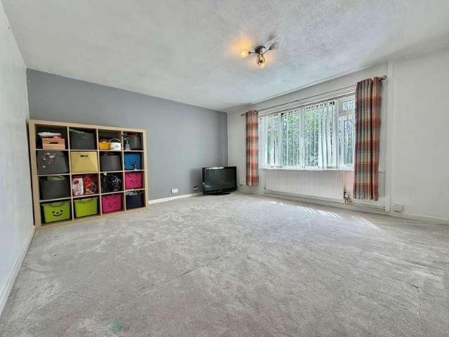 Buxton Crescent, Sale, M33