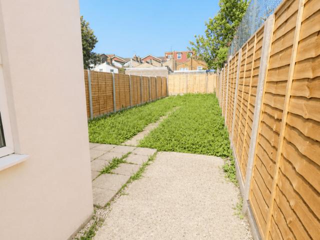 Buxton Road, E15 4 bed end of terrace house to rent £2,750 pcm £635 pw