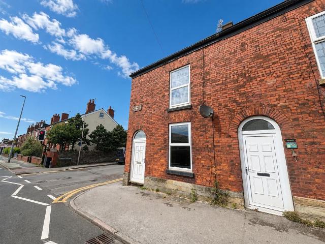Buxton Road, Macclesfield SK11, 2 bed terraced house to rent, £1,200 pcm | PrimeLocation