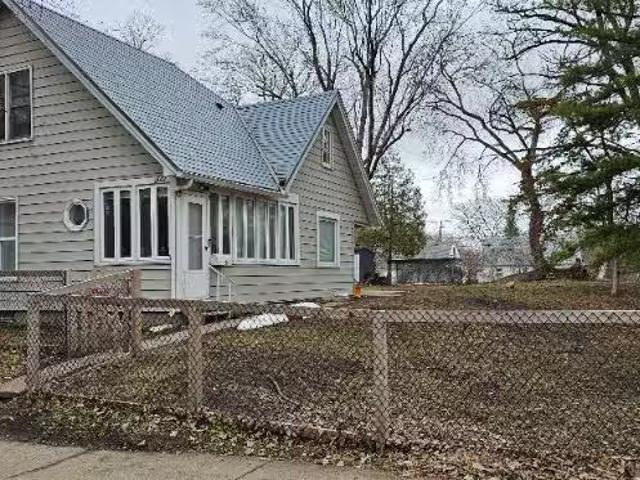 BY OWNER STOP RENTING AND START OWNING! 1447 6th St E