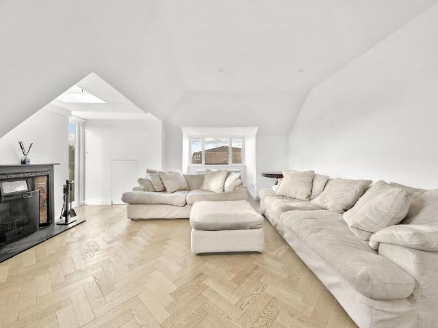 Bycullah Road, Enfield EN2, 3 bed flat to rent, £4,000 pcm | PrimeLocation