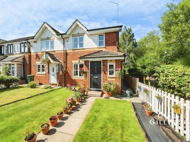 Byewaters, Watford, Hertfordshire, WD18 3 bed semi detached house to rent £2,350 pcm £542 pw