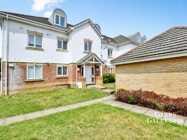 Byewaters, Watford, Hertfordshire, WD18 2 bed flat to rent £1,725 pcm £398 pw