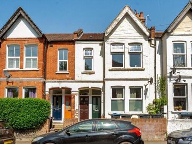 Byegrove Road, Colliers Wood, 3 Bedroom Flat