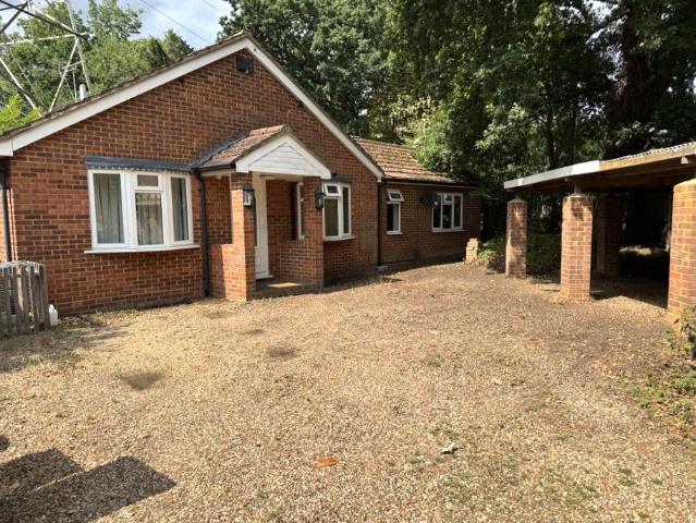 Byfleet Road, New Haw KT15, 3 bed detached bungalow to rent, £2,000 pcm | PrimeLocation