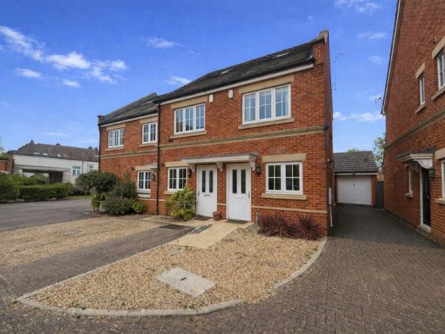Byfleet, Surrey KT14, 3 bed end terrace house to rent, £2,200 pcm | PrimeLocation