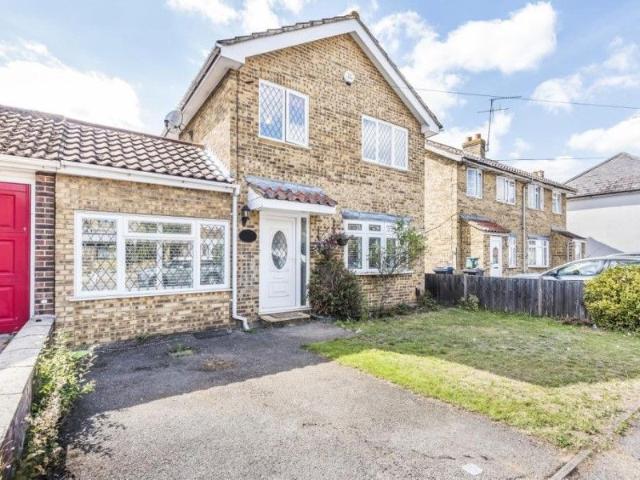 Byfleet, Surrey KT14, 4 bed link detached house to rent, £2,450 pcm | PrimeLocation