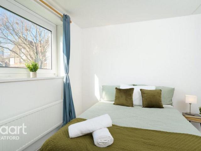 Byford Close, London 2 bed apartment to rent £1,850 pcm £427 pw