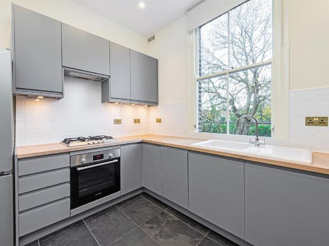 Byrne Road, Balham SW12, 2 bed flat to rent, £2,600 pcm | PrimeLocation