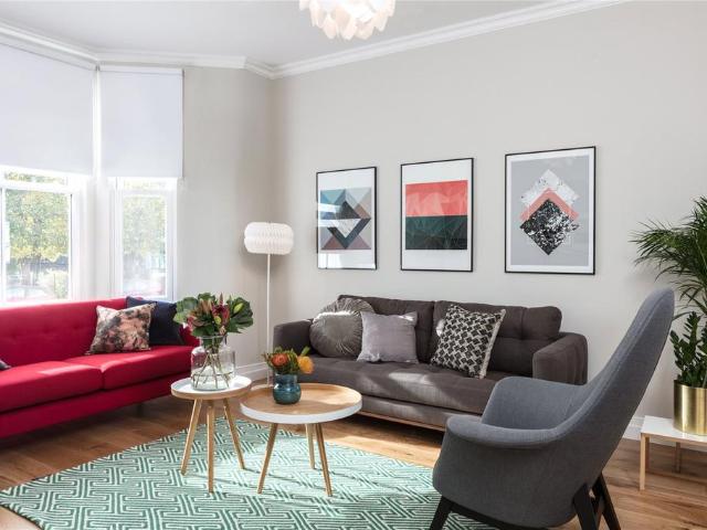 Byrne Road, London, SW12 3 bed flat to rent £7,520 pcm £1,735 pw
