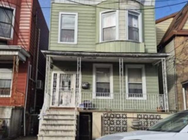 Byron Ave