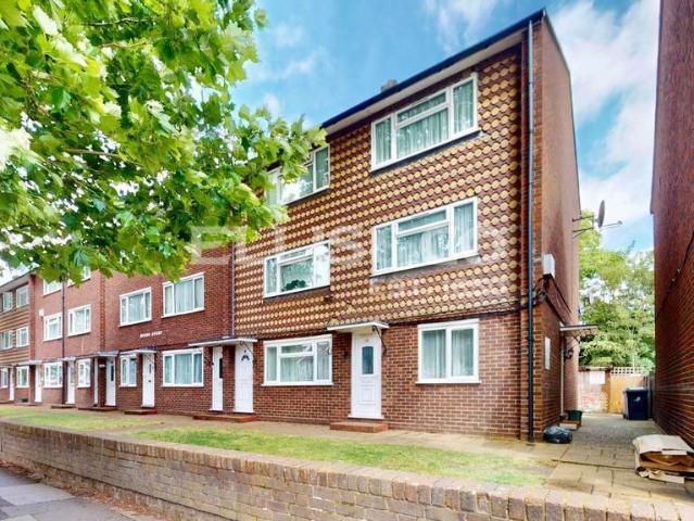 Byron Court, Boston Road, London, W7 2 bed apartment to rent £1,900 pcm £438 pw