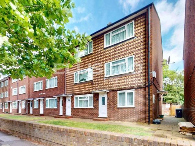Byron Court, Boston Road, London, W7 2 bed apartment to rent £1,900 pcm £438 pw