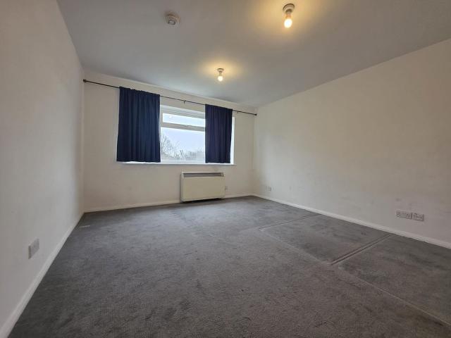 Byron Court, Flamstead End Road, Cheshunt, Cheshunt, Waltham Cross EN8, Studio to rent, £1,200 pcm | PrimeLocation