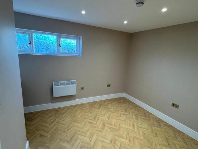 Byron Close, Walton on Thames, KT12 2 bed house share to rent £1,900 pcm £438 pw