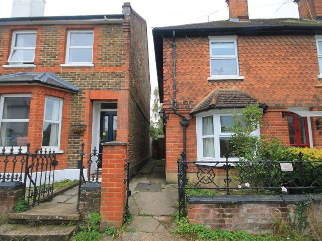 Byron Place, Leatherhead KT22, 2 bed cottage to rent, £1,800 pcm | PrimeLocation