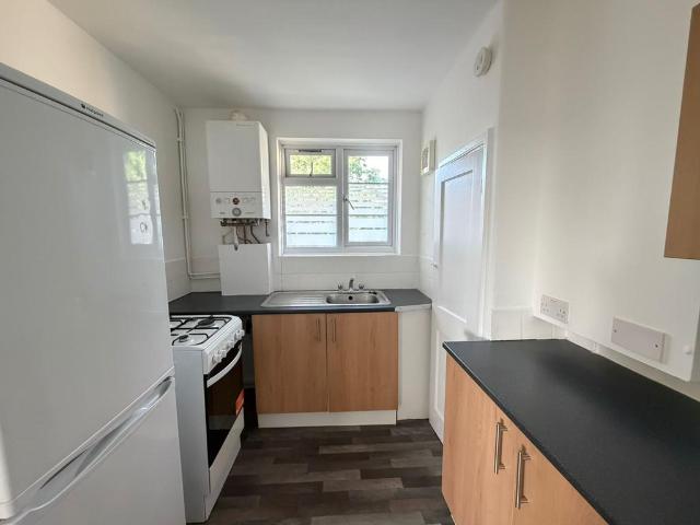 Byron Road, Harrow HA1 2 bed flat to rent £1,650 pcm £381 pw