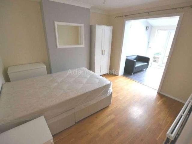 Byron Road, Reading, RG6