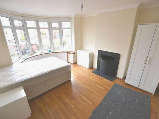 Byron Road, Reading, RG6