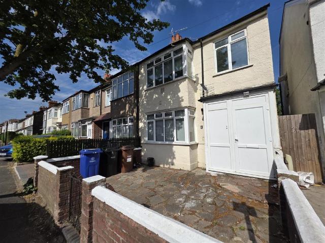Byron Road, Wealdstone, Harrow 1 bed in a house share to rent £1,096 pcm £253 pw
