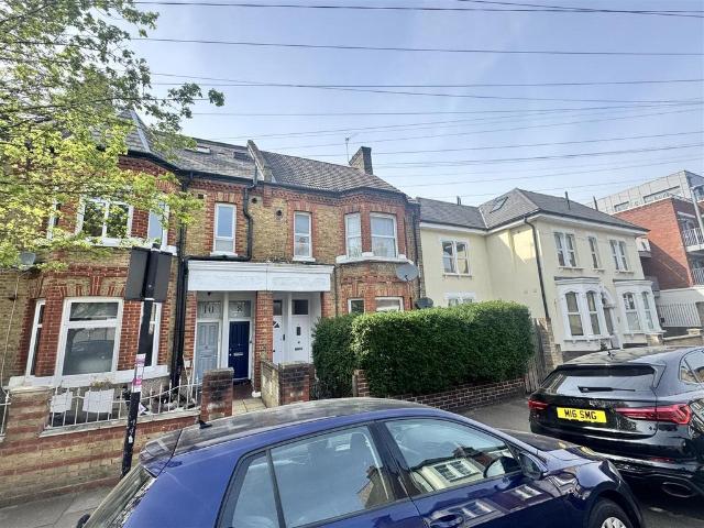Byton Road, Tooting Broadway, SW17 2 bed maisonette to rent £2,200 pcm £508 pw