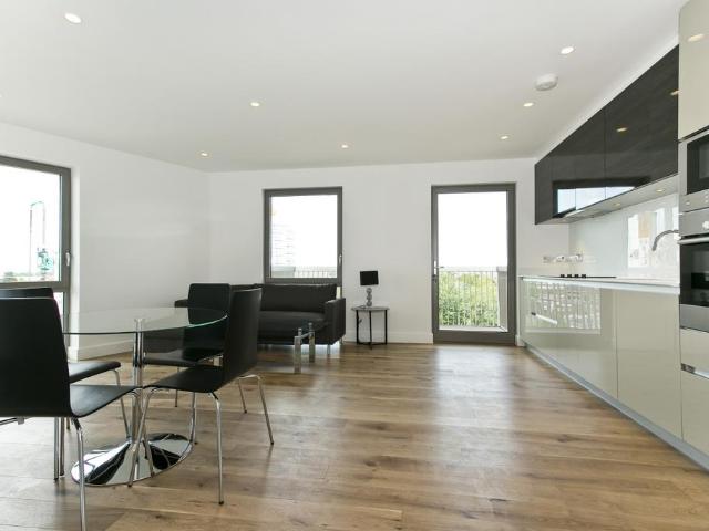 Bywell Place, E16 2 bed apartment to rent £2,450 pcm £565 pw