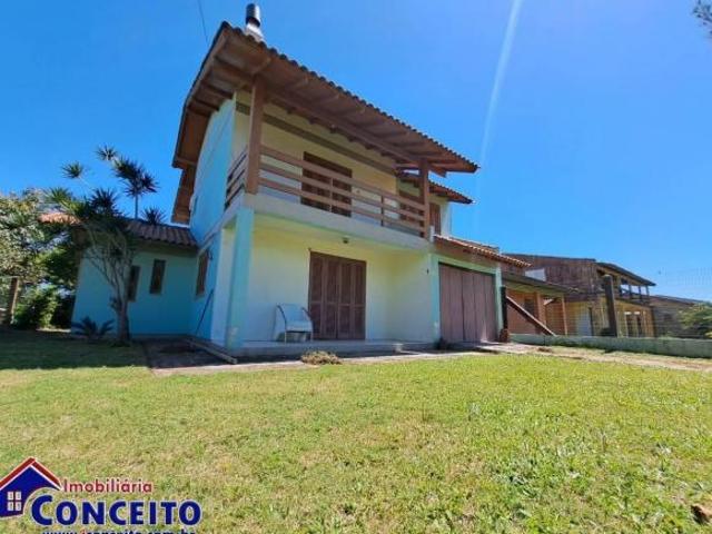 C05 Excelente residência com 04 dormitórios a apenas 100 metros do mar