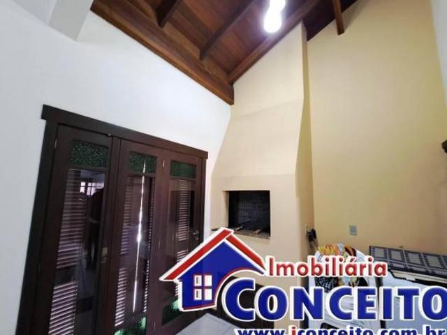 C1055 Belíssima residência em ótima localização no centro de Imbé