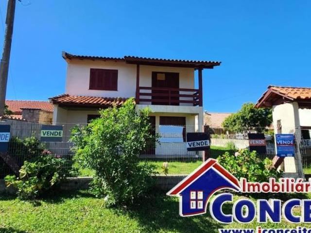 C1074 Sobrado de 3 dormitórios localizado no Centro de Imbé