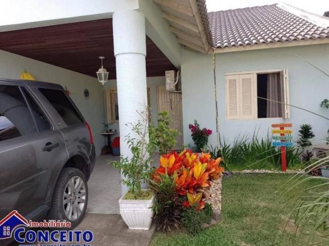 C1081 Ótima residência com piscina localizada no Centro de Imbé