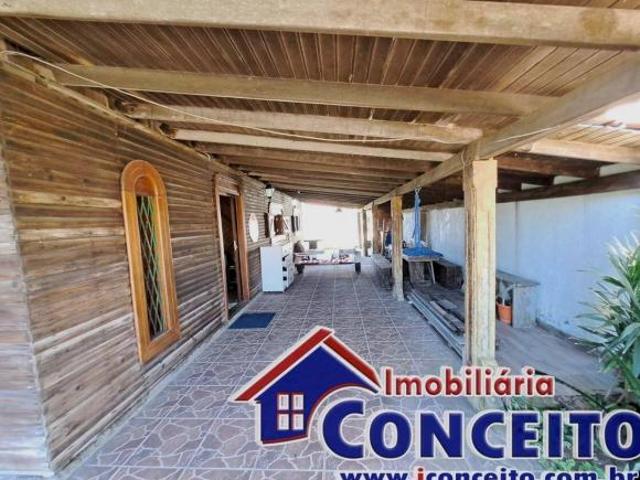 C1036 Ótima residência com 04 dormitórios localizada no Centro de Imbé