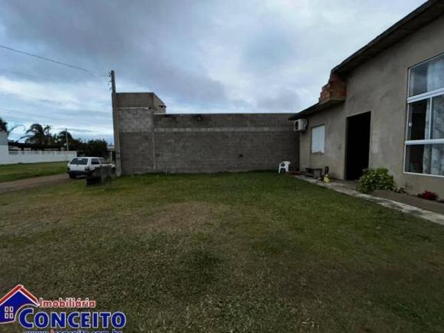C12 Imóvel com 03 dormitórios no Balneário Mariluz Norte