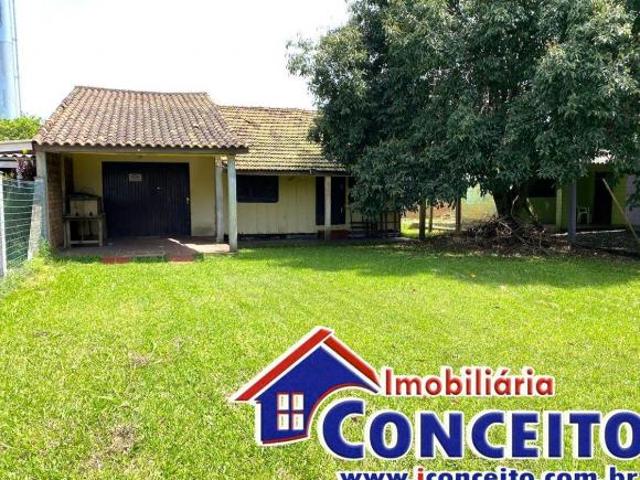 C140 Residência mista composta de 04 dormitórios localizada em Mariluz