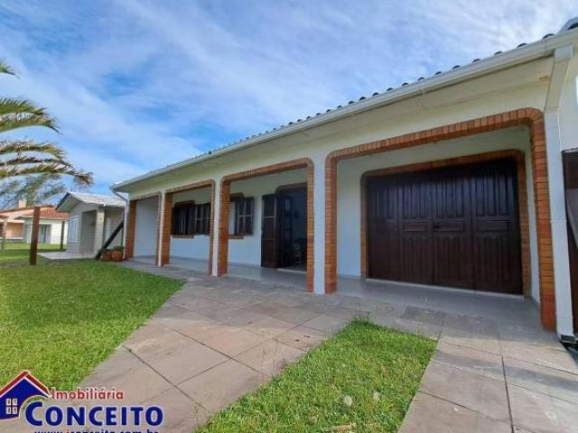 C143 Excelente residência localizada a apenas 300 metros do mar