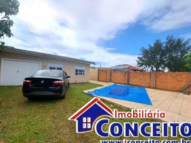 C166 Linda residência com piscina composta de 03 dormitórios em Mariluz