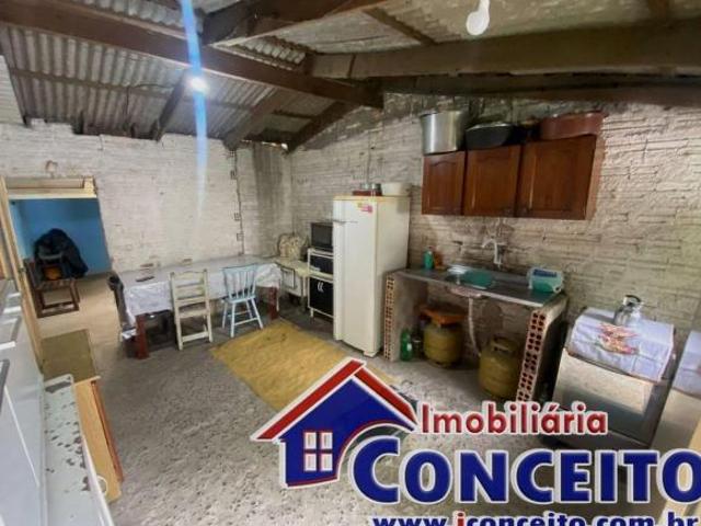 C175 Residência composta de 03 dormitórios em excelente localização