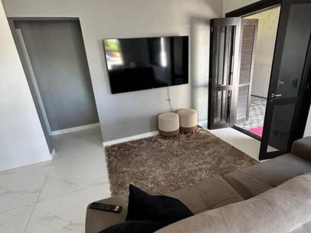 C220 Ótima residência com 03 dormitórios em região de moradores
