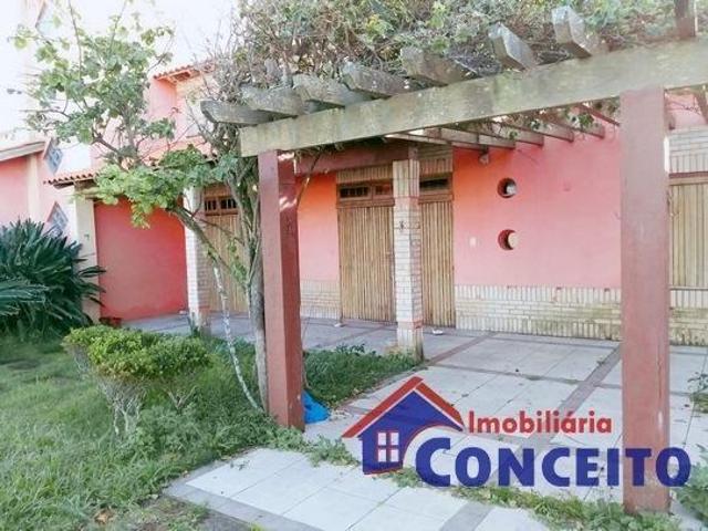 C239 Ótima residência com 06 dormitórios a 50 metros do mar