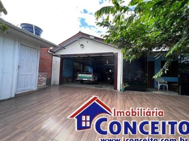 C233 Linda residência em região de moradores no balneário Mariluz