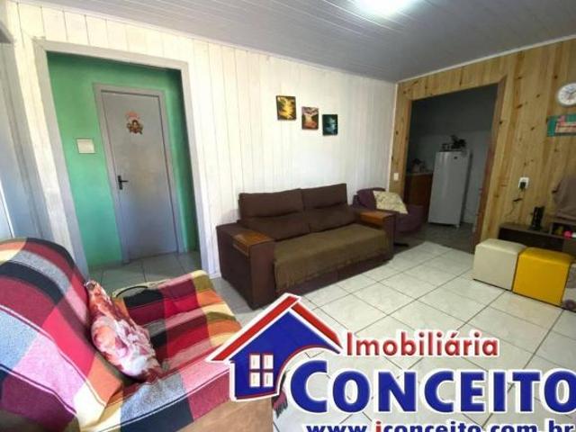 C285 Residência de esquina com 02 kitnets em ótima localização