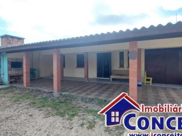 C299 Excelente residência de alvenaria localizada no balneário Harmonia