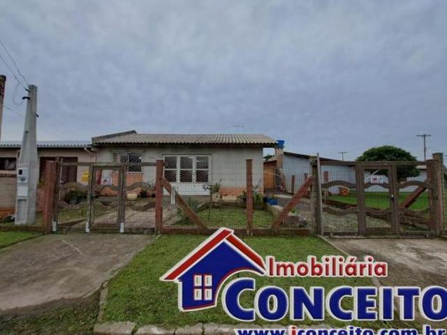 C302 Ótimo imóvel com anexo a 300 metro do mar em Mariluz