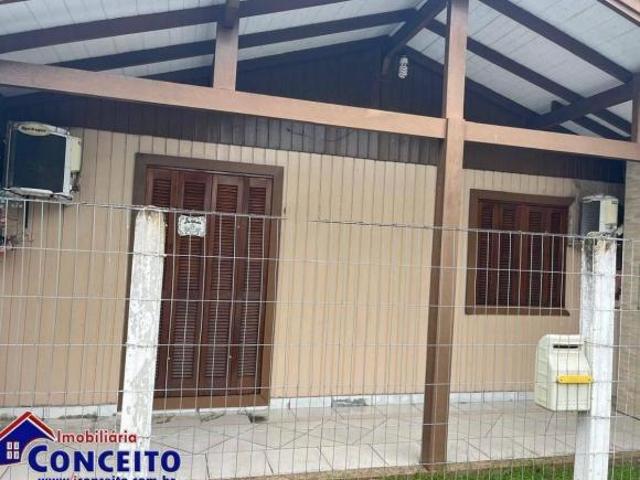 C303 Excelente residência com 02 dormitórios em Novo Hamburgo