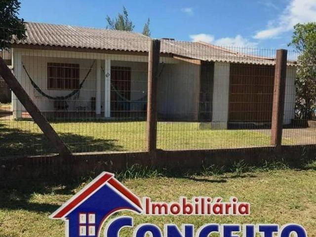 C319 Ótima residência a 600 m do mar localizado no Balneário Presidente