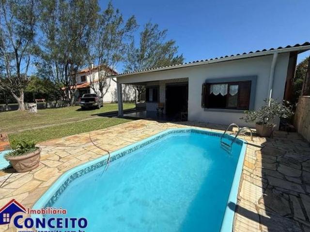 C334 Excelente residência com 04 dormitórios a apenas 200 m do mar