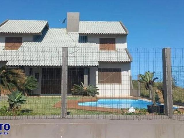 C45 Excelente residência localizada a apenas 50 metros do mar