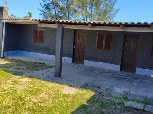 C471 Residência com 01 dormitório localizado no Centro de Imbé