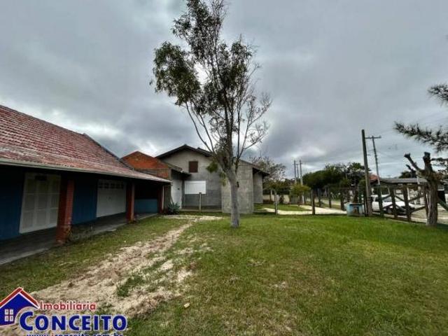 C562 Excelente imóvel com 03 dormitórios localizado no Balneário Mariluz