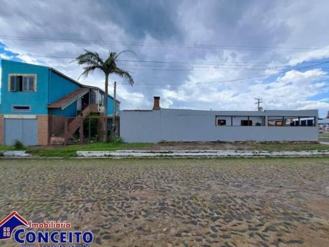 C610 03 Residências localizadas em Avenida a 120 m do mar